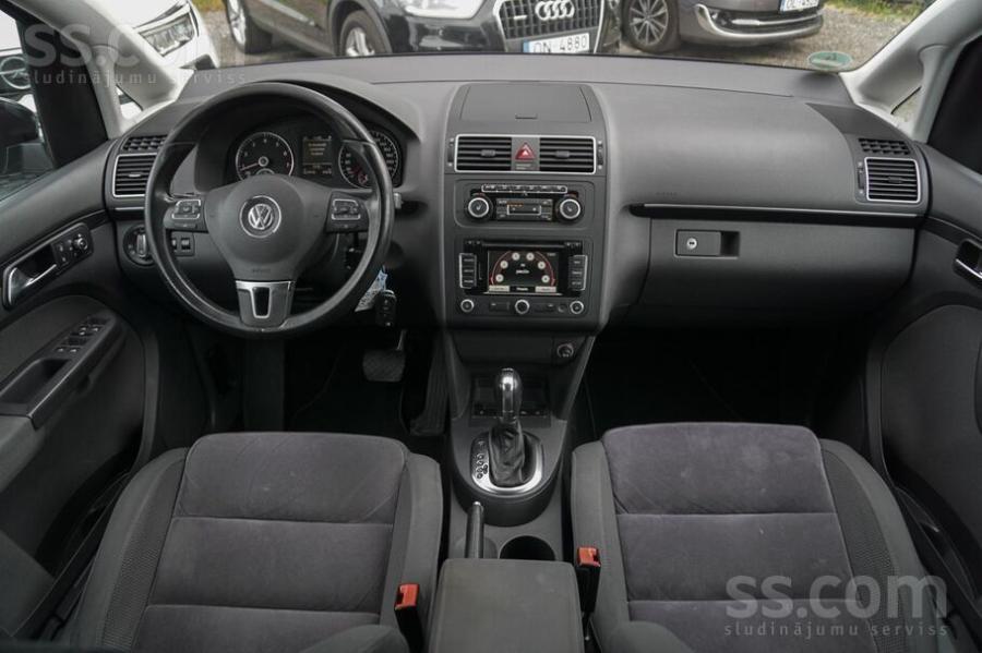 Blue Volkswagen Touran 2012 in Riga, with an engine capacity of 1.40 L and mileage of 227 thousand km for 7990 €, photo 9 on AUTOMOTO.COM.LV
