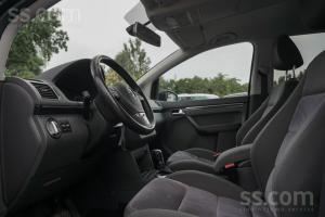 Blue Volkswagen Touran 2012 in Riga, with an engine capacity of 1.40 L and mileage of 227 thousand km for 7990 €, photo 10 on AUTOMOTO.COM.LV
