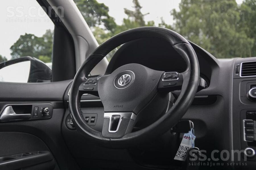 Blue Volkswagen Touran 2012 in Riga, with an engine capacity of 1.40 L and mileage of 227 thousand km for 7990 €, photo 11 on AUTOMOTO.COM.LV