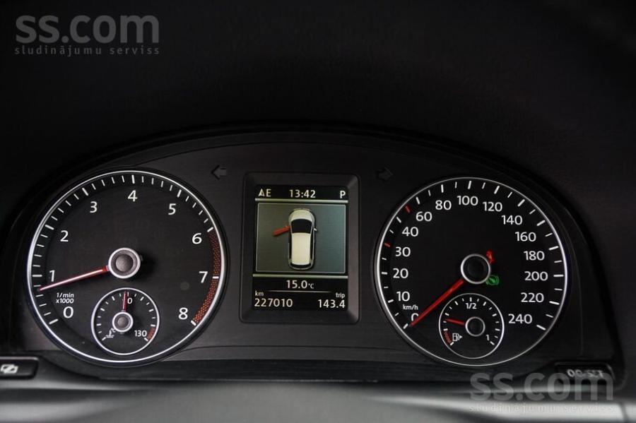 Blue Volkswagen Touran 2012 in Riga, with an engine capacity of 1.40 L and mileage of 227 thousand km for 7990 €, photo 12 on AUTOMOTO.COM.LV