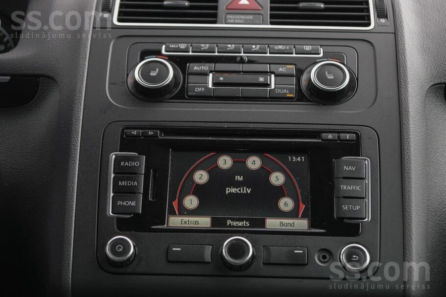 Blue Volkswagen Touran 2012 in Riga, with an engine capacity of 1.40 L and mileage of 227 thousand km for 7990 €, photo 15 on AUTOMOTO.COM.LV