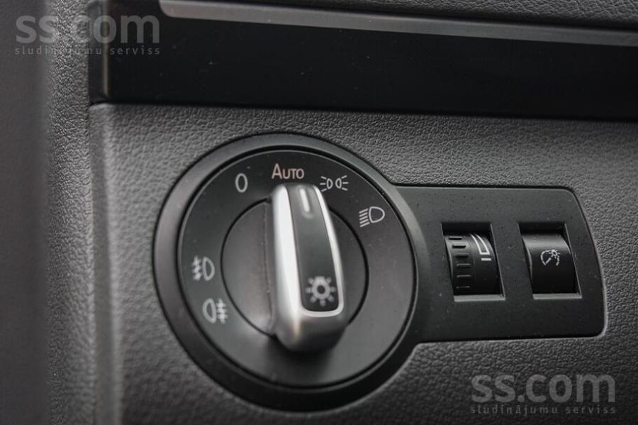 Blue Volkswagen Touran 2012 in Riga, with an engine capacity of 1.40 L and mileage of 227 thousand km for 7990 €, photo 17 on AUTOMOTO.COM.LV