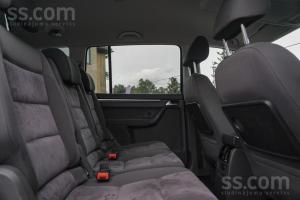 Blue Volkswagen Touran 2012 in Riga, with an engine capacity of 1.40 L and mileage of 227 thousand km for 7990 €, photo 19 on AUTOMOTO.COM.LV