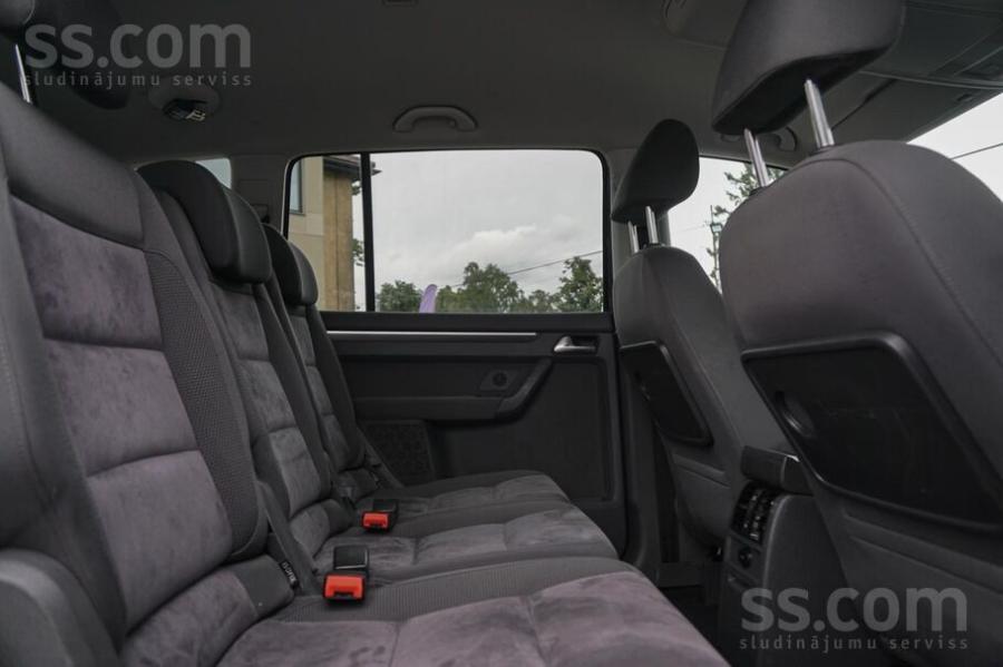 Blue Volkswagen Touran 2012 in Riga, with an engine capacity of 1.40 L and mileage of 227 thousand km for 7990 €, photo 19 on AUTOMOTO.COM.LV