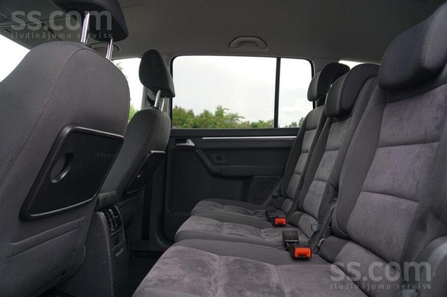 Blue Volkswagen Touran 2012 in Riga, with an engine capacity of 1.40 L and mileage of 227 thousand km for 7990 €, photo 20 on AUTOMOTO.COM.LV