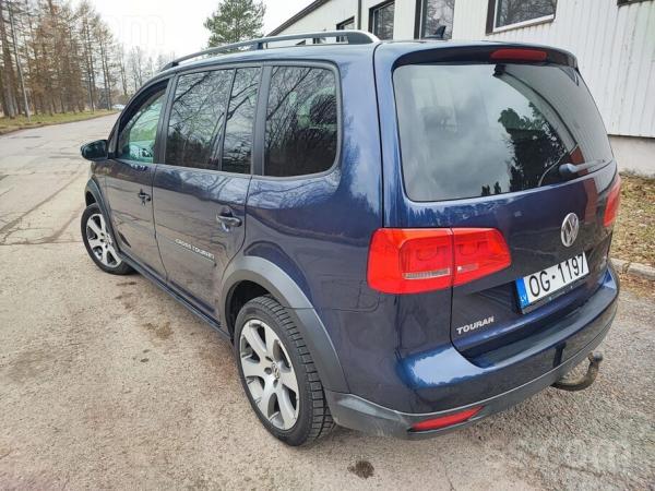 Blue Volkswagen Touran 2012 in Riga, with an engine capacity of 1.40 L and mileage of 332 thousand km for 6700 €, photo 4 on AUTOMOTO.COM.LV