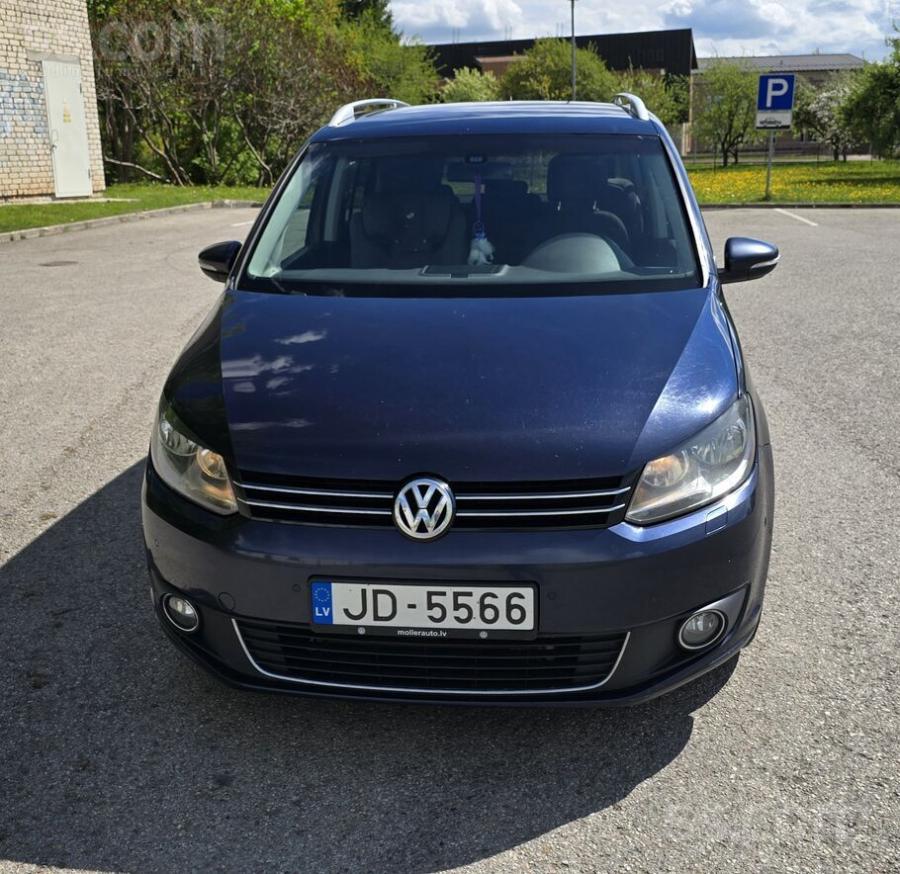 Blue Volkswagen Touran 2012 in Talsi, with an engine capacity of 1.60 L and mileage of 280 thousand km for 5250 €, photo 3 on AUTOMOTO.COM.LV