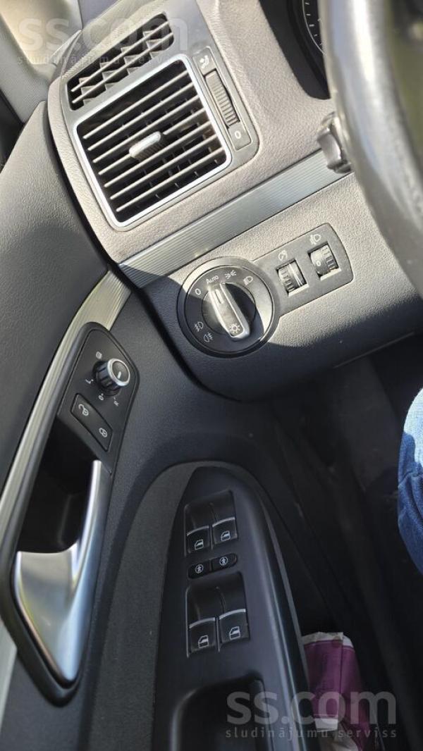 Zils Volkswagen Touran 2012 Talsi, ar dzinēja tilpumu 1.60 L un nobraukumu 280 tūkst. km par 5250 €, foto 5 vietnē AUTOMOTO.COM.LV