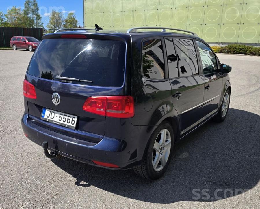 Blue Volkswagen Touran 2012 in Talsi, with an engine capacity of 1.60 L and mileage of 280 thousand km for 5250 €, photo 7 on AUTOMOTO.COM.LV