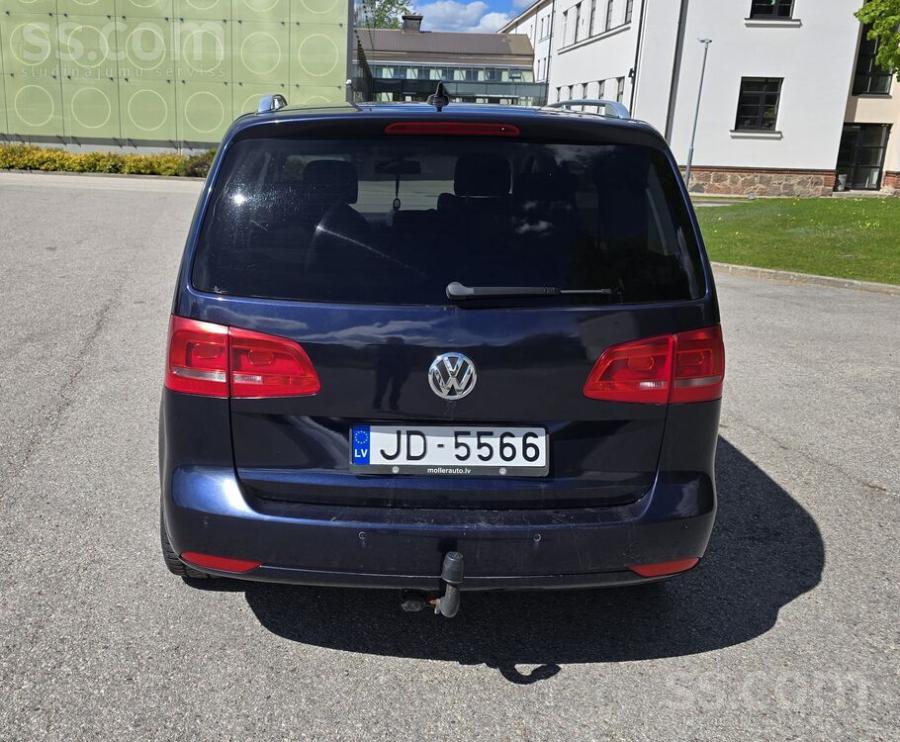 Blue Volkswagen Touran 2012 in Talsi, with an engine capacity of 1.60 L and mileage of 280 thousand km for 5250 €, photo 8 on AUTOMOTO.COM.LV
