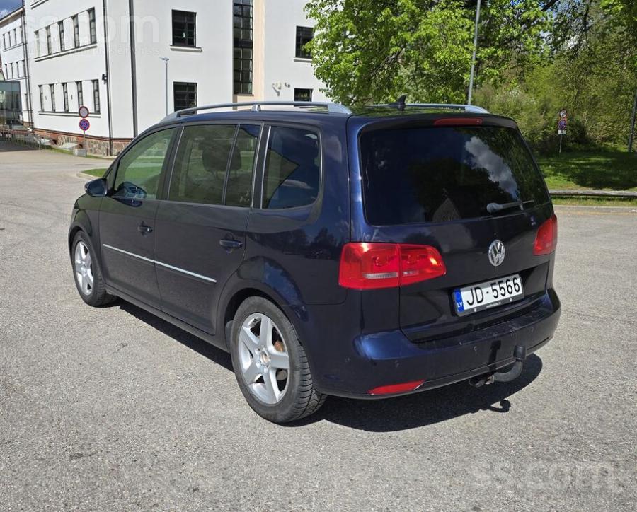 Blue Volkswagen Touran 2012 in Talsi, with an engine capacity of 1.60 L and mileage of 280 thousand km for 5250 €, photo 9 on AUTOMOTO.COM.LV