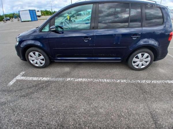 Zils Volkswagen Touran 2012 Viļņa, ar dzinēja tilpumu 1.60 L un nobraukumu 274 tūkst. km par 6200 €, foto 3 vietnē AUTOMOTO.COM.LV
