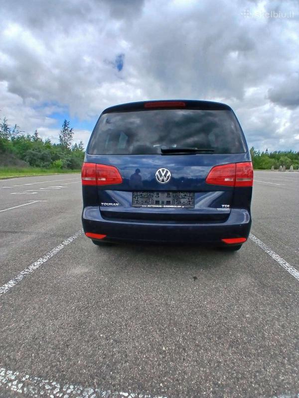 Zils Volkswagen Touran 2012 Viļņa, ar dzinēja tilpumu 1.60 L un nobraukumu 274 tūkst. km par 6200 €, foto 6 vietnē AUTOMOTO.COM.LV