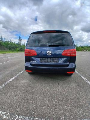 Zils Volkswagen Touran 2012 Viļņa, ar dzinēja tilpumu 1.60 L un nobraukumu 274 tūkst. km par 6200 €, foto 7 vietnē AUTOMOTO.COM.LV