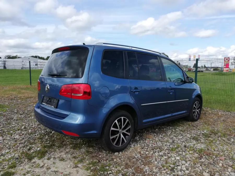 Blue Volkswagen Touran 2012 in Saldus, with an engine capacity of 1.60 L and mileage of 252 thousand km for 7500 €, photo 3 on AUTOMOTO.COM.LV