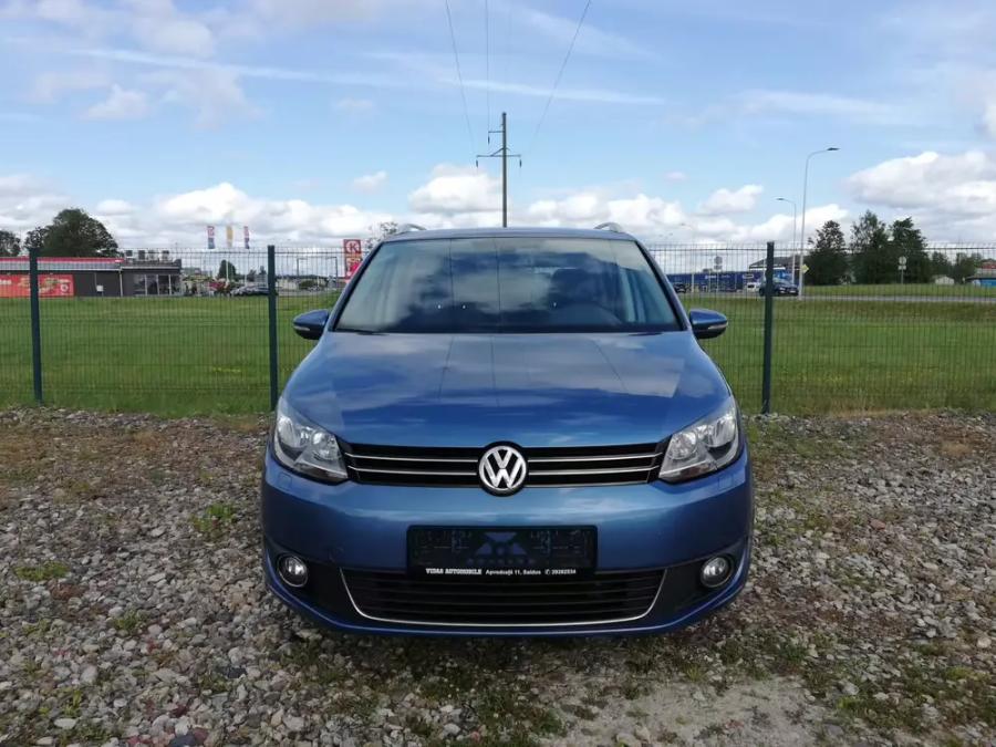 Blue Volkswagen Touran 2012 in Saldus, with an engine capacity of 1.60 L and mileage of 252 thousand km for 7500 €, photo 6 on AUTOMOTO.COM.LV