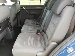 Blue Volkswagen Touran 2012 in Saldus, with an engine capacity of 1.60 L and mileage of 252 thousand km for 7500 €, photo 9 on AUTOMOTO.COM.LV