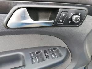 Blue Volkswagen Touran 2012 in Saldus, with an engine capacity of 1.60 L and mileage of 252 thousand km for 7500 €, photo 10 on AUTOMOTO.COM.LV