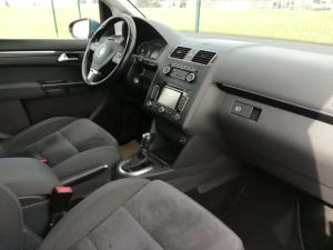 Blue Volkswagen Touran 2012 in Saldus, with an engine capacity of 1.60 L and mileage of 252 thousand km for 7500 €, photo 14 on AUTOMOTO.COM.LV