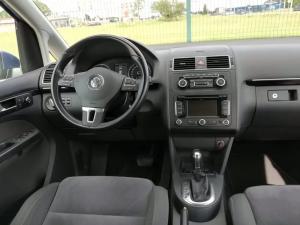 Blue Volkswagen Touran 2012 in Saldus, with an engine capacity of 1.60 L and mileage of 252 thousand km for 7500 €, photo 15 on AUTOMOTO.COM.LV