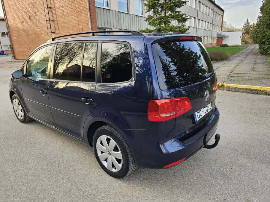 Blue Volkswagen Touran 2012 in Jekabpils, with an engine capacity of 2.00 L and mileage of 313 thousand km for 6890 €, photo 9 on AUTOMOTO.COM.LV