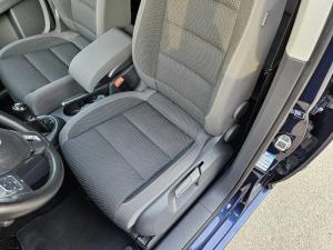 Blue Volkswagen Touran 2012 in Jekabpils, with an engine capacity of 2.00 L and mileage of 313 thousand km for 6890 €, photo 11 on AUTOMOTO.COM.LV