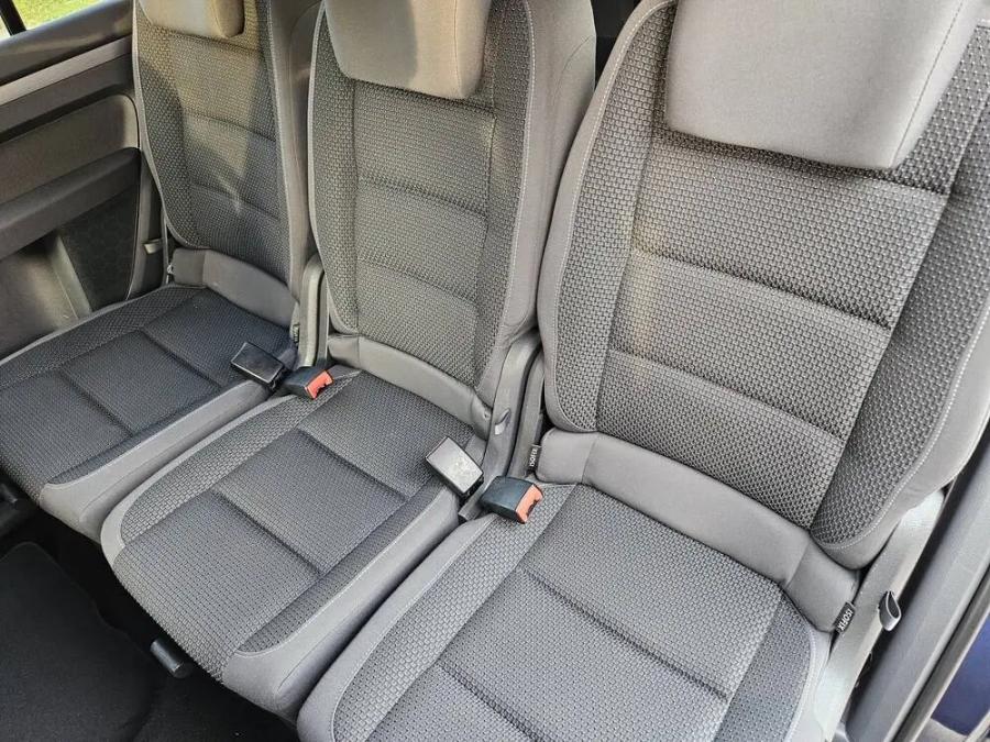 Blue Volkswagen Touran 2012 in Jekabpils, with an engine capacity of 2.00 L and mileage of 313 thousand km for 6890 €, photo 14 on AUTOMOTO.COM.LV