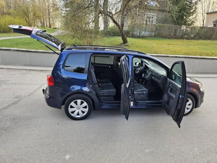 Blue Volkswagen Touran 2012 in Jekabpils, with an engine capacity of 2.00 L and mileage of 313 thousand km for 6890 €, photo 18 on AUTOMOTO.COM.LV