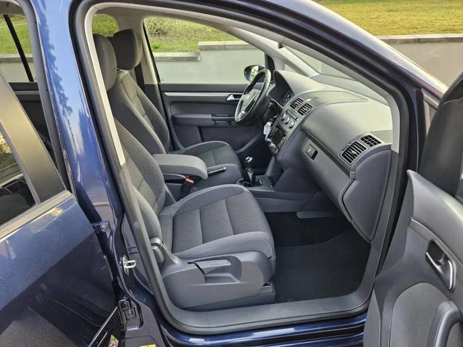Blue Volkswagen Touran 2012 in Jekabpils, with an engine capacity of 2.00 L and mileage of 313 thousand km for 6890 €, photo 19 on AUTOMOTO.COM.LV