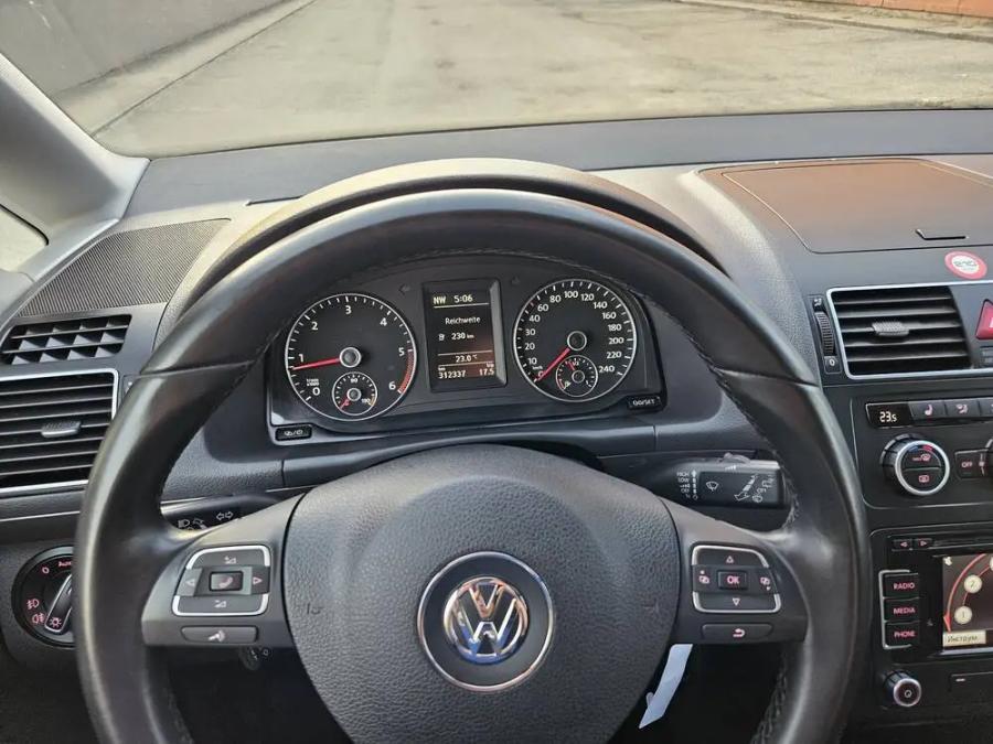 Blue Volkswagen Touran 2012 in Jekabpils, with an engine capacity of 2.00 L and mileage of 313 thousand km for 6890 €, photo 24 on AUTOMOTO.COM.LV