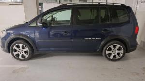 Blue Volkswagen Touran 2012 in Kaunas, with an engine capacity of 1.97 L and mileage of 345 thousand km for 5900 €, photo 3 on AUTOMOTO.COM.LV