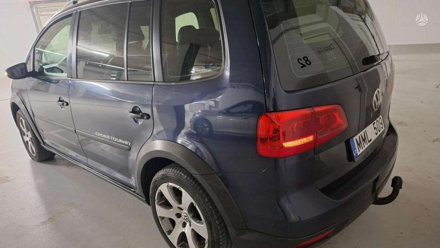 Blue Volkswagen Touran 2012 in Kaunas, with an engine capacity of 1.97 L and mileage of 345 thousand km for 5900 €, photo 4 on AUTOMOTO.COM.LV