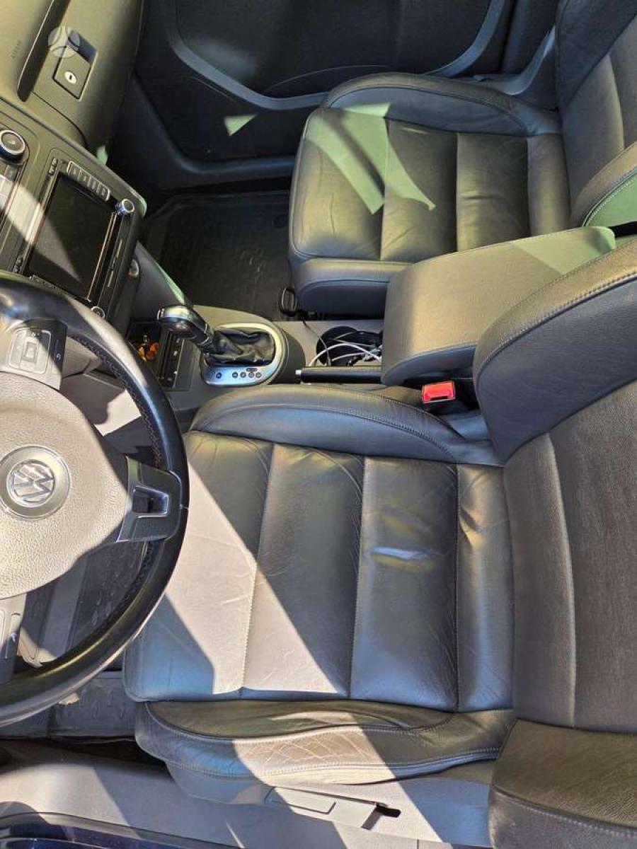 Blue Volkswagen Touran 2012 in Kaunas, with an engine capacity of 1.97 L and mileage of 345 thousand km for 5900 €, photo 10 on AUTOMOTO.COM.LV