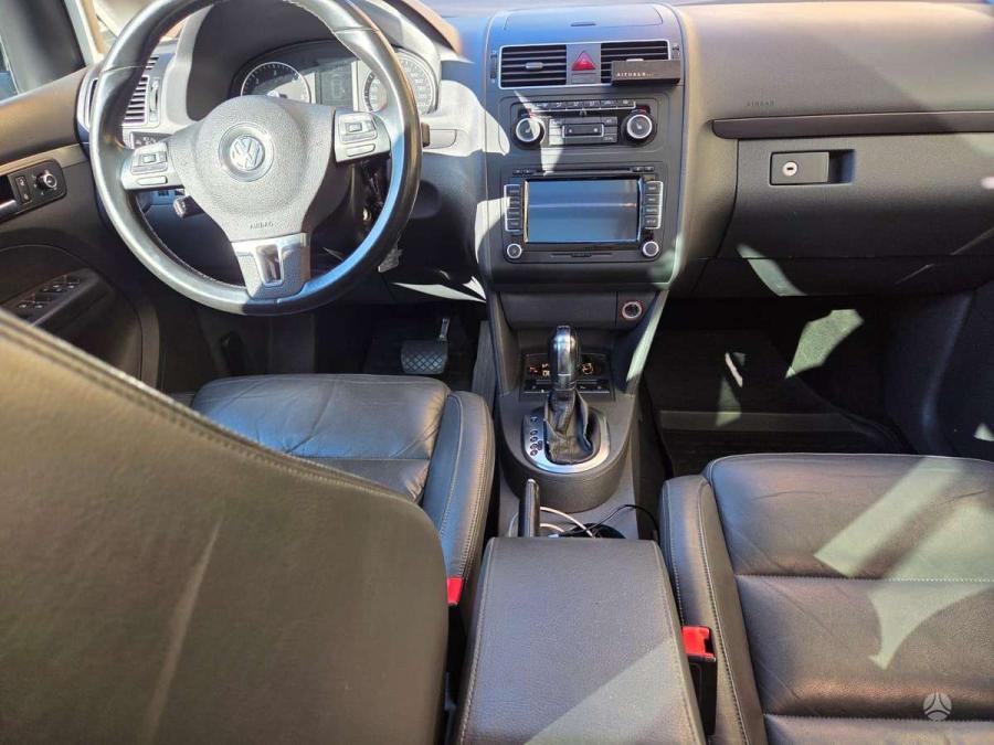 Blue Volkswagen Touran 2012 in Kaunas, with an engine capacity of 1.97 L and mileage of 345 thousand km for 5900 €, photo 11 on AUTOMOTO.COM.LV