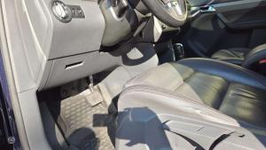 Blue Volkswagen Touran 2012 in Kaunas, with an engine capacity of 1.97 L and mileage of 345 thousand km for 5900 €, photo 12 on AUTOMOTO.COM.LV