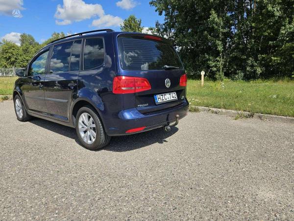 Blue Volkswagen Touran 2012 in Kaunas, with an engine capacity of 1.60 L and mileage of 430 thousand km for 4450 €, photo 3 on AUTOMOTO.COM.LV