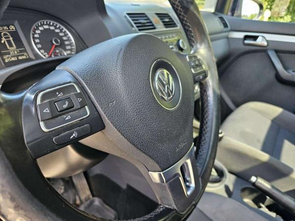 Blue Volkswagen Touran 2012 in Kaunas, with an engine capacity of 1.60 L and mileage of 430 thousand km for 4450 €, photo 9 on AUTOMOTO.COM.LV