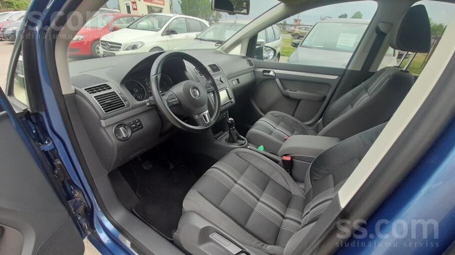 Zils Volkswagen Touran 2012 Rīga, ar dzinēja tilpumu 2.00 L un nobraukumu 0 tūkst. km par 4950 €, foto 14 vietnē AUTOMOTO.COM.LV