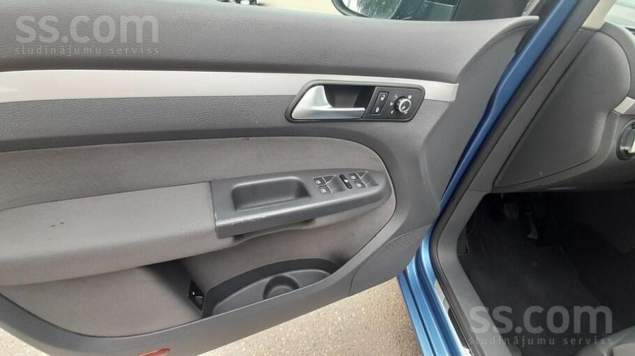Zils Volkswagen Touran 2012 Rīga, ar dzinēja tilpumu 2.00 L un nobraukumu 0 tūkst. km par 4950 €, foto 15 vietnē AUTOMOTO.COM.LV