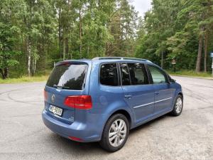 Zils Volkswagen Touran 2012 Rīga, ar dzinēja tilpumu 1.60 L un nobraukumu 211 tūkst. km par 7000 €, foto 8 vietnē AUTOMOTO.COM.LV