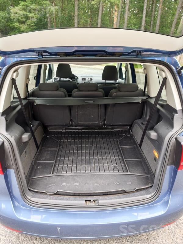 Zils Volkswagen Touran 2012 Rīga, ar dzinēja tilpumu 1.60 L un nobraukumu 211 tūkst. km par 7000 €, foto 9 vietnē AUTOMOTO.COM.LV