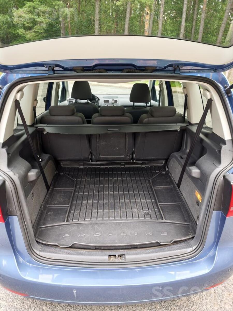 Zils Volkswagen Touran 2012 Rīga, ar dzinēja tilpumu 1.60 L un nobraukumu 211 tūkst. km par 7000 €, foto 10 vietnē AUTOMOTO.COM.LV