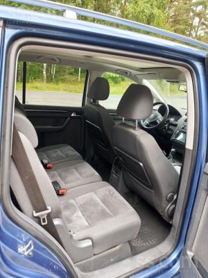 Zils Volkswagen Touran 2012 Rīga, ar dzinēja tilpumu 1.60 L un nobraukumu 211 tūkst. km par 7000 €, foto 11 vietnē AUTOMOTO.COM.LV