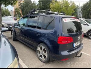 Blue Volkswagen Touran 2012 in Ogre, with an engine capacity of 1.60 L and mileage of 362 thousand km for 4200 €, photo 6 on AUTOMOTO.COM.LV