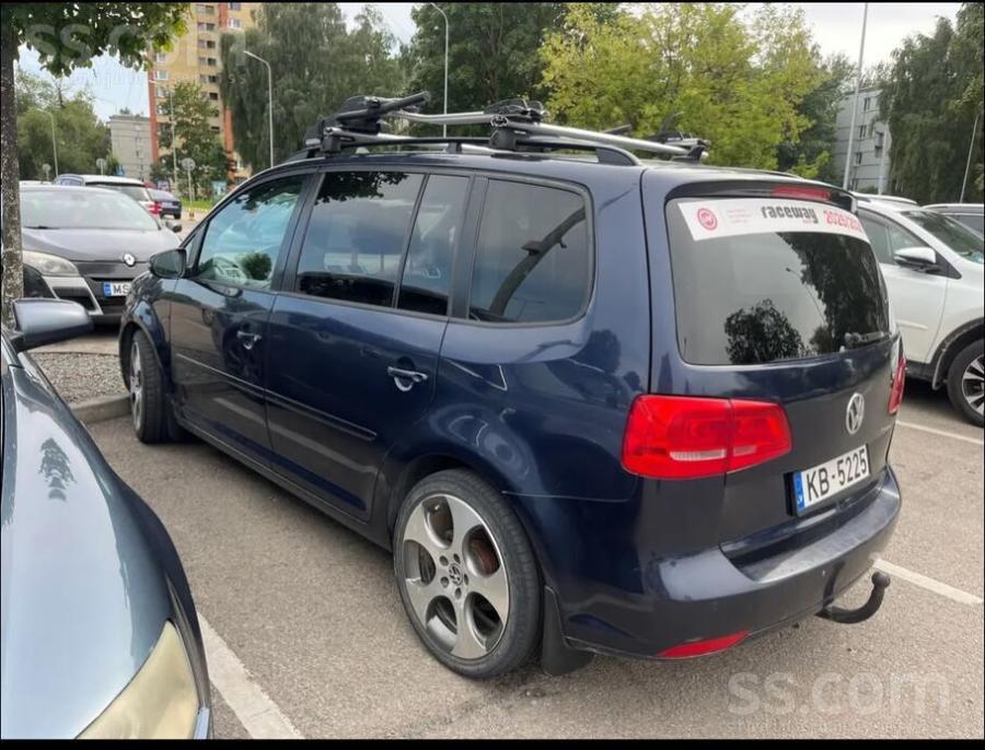 Blue Volkswagen Touran 2012 in Ogre, with an engine capacity of 1.60 L and mileage of 362 thousand km for 4200 €, photo 6 on AUTOMOTO.COM.LV