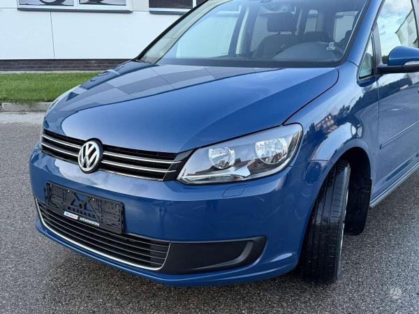 Blue Volkswagen Touran 2012 in Utena, with an engine capacity of 1.60 L and mileage of 282 thousand km for 4990 €, photo 7 on AUTOMOTO.COM.LV