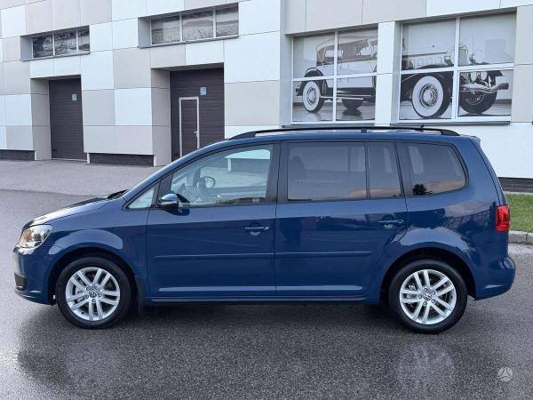 Blue Volkswagen Touran 2012 in Utena, with an engine capacity of 1.60 L and mileage of 282 thousand km for 4990 €, photo 11 on AUTOMOTO.COM.LV