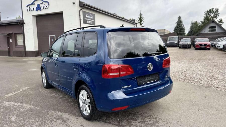 Blue Volkswagen Touran 2012 in Telschi, with an engine capacity of 1.39 L and mileage of 173 thousand km for 6700 €, photo 7 on AUTOMOTO.COM.LV