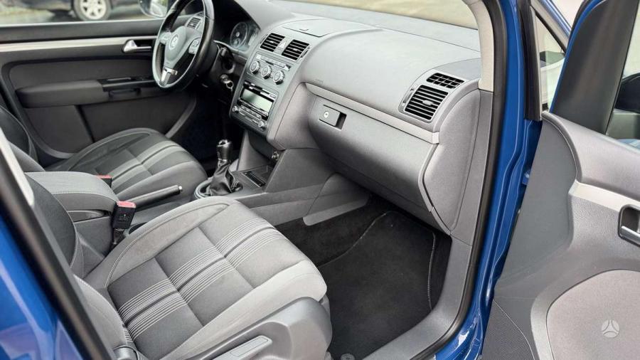 Blue Volkswagen Touran 2012 in Telschi, with an engine capacity of 1.39 L and mileage of 173 thousand km for 6700 €, photo 15 on AUTOMOTO.COM.LV