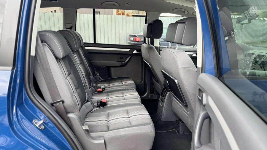 Blue Volkswagen Touran 2012 in Telschi, with an engine capacity of 1.39 L and mileage of 173 thousand km for 6700 €, photo 18 on AUTOMOTO.COM.LV